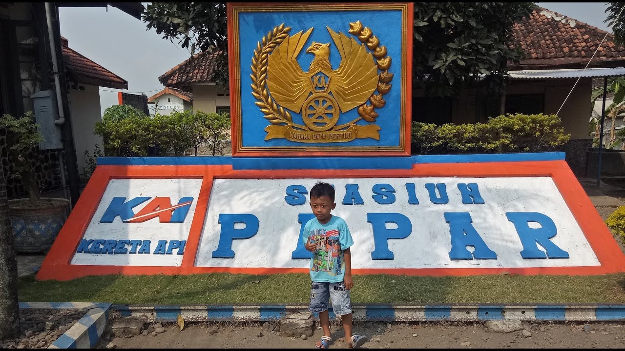 STASIUN KERETA API PAPAR KEDIRI #zidanfamilyreborn #railroadcrossing ...