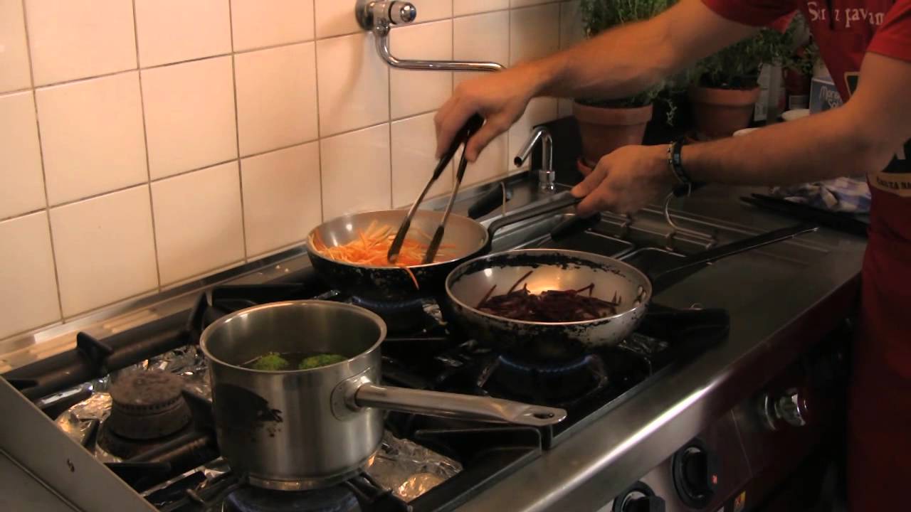 Toskanska pečenka z zelenjavo na jullien - YouTube