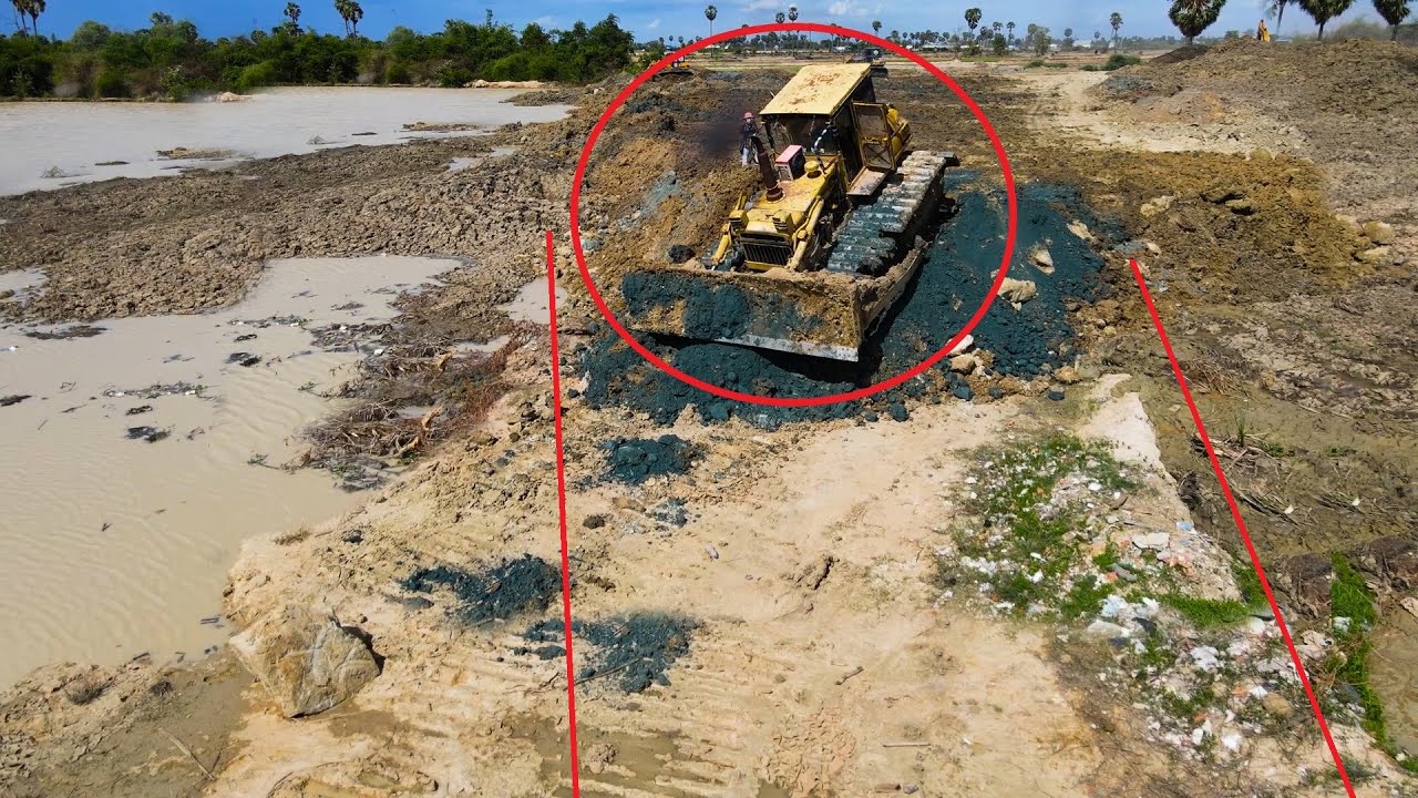 Great Acivities In Deep Pond BackFill At The Best Work Bulldozers ...
