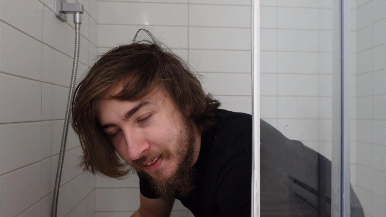 "Buy The Game I Have a Gun" -Sheesh-Man Gameplay - YouTube