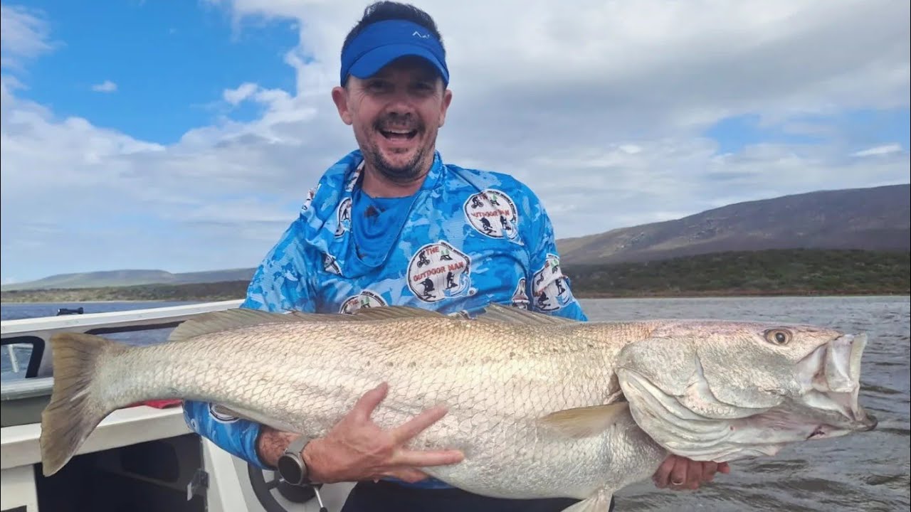 Main Sponsor Catches PB Dusky Cob with The Outdoor Man - YouTube