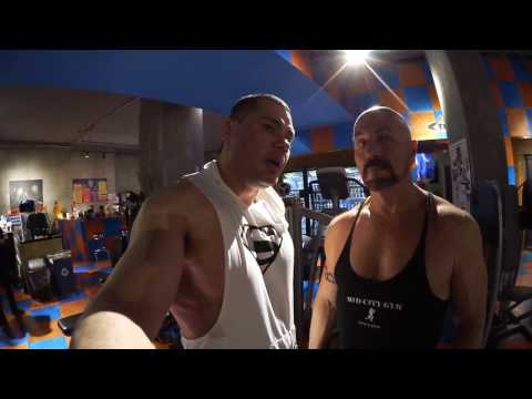 67 Yaşındaki Jason'la  Göğüs - Triceps ( altyazi eklenmistir )