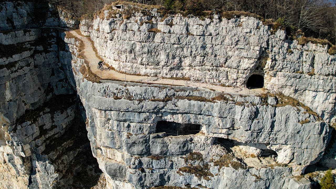 Vertigini sul Fronte della Grande Guerra (Monte Cengio) - YouTube