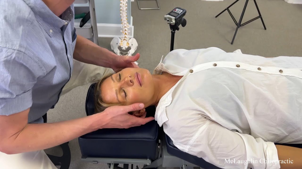 She's Waited 10 Years For This Deep & Crunchy Neck *CRACK* - It CLUNKs ...