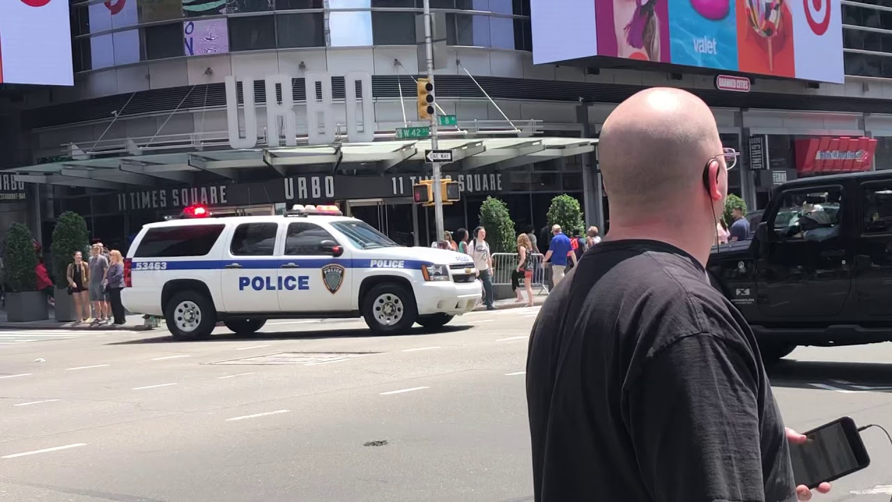 PAPD Chevy Suburban responding code 3 - YouTube