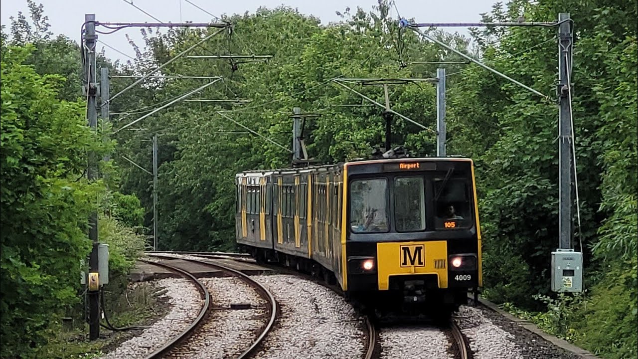 Tyne And Wear Metro Service With 4009 + 4065 Arriving Into Bank Foot ...