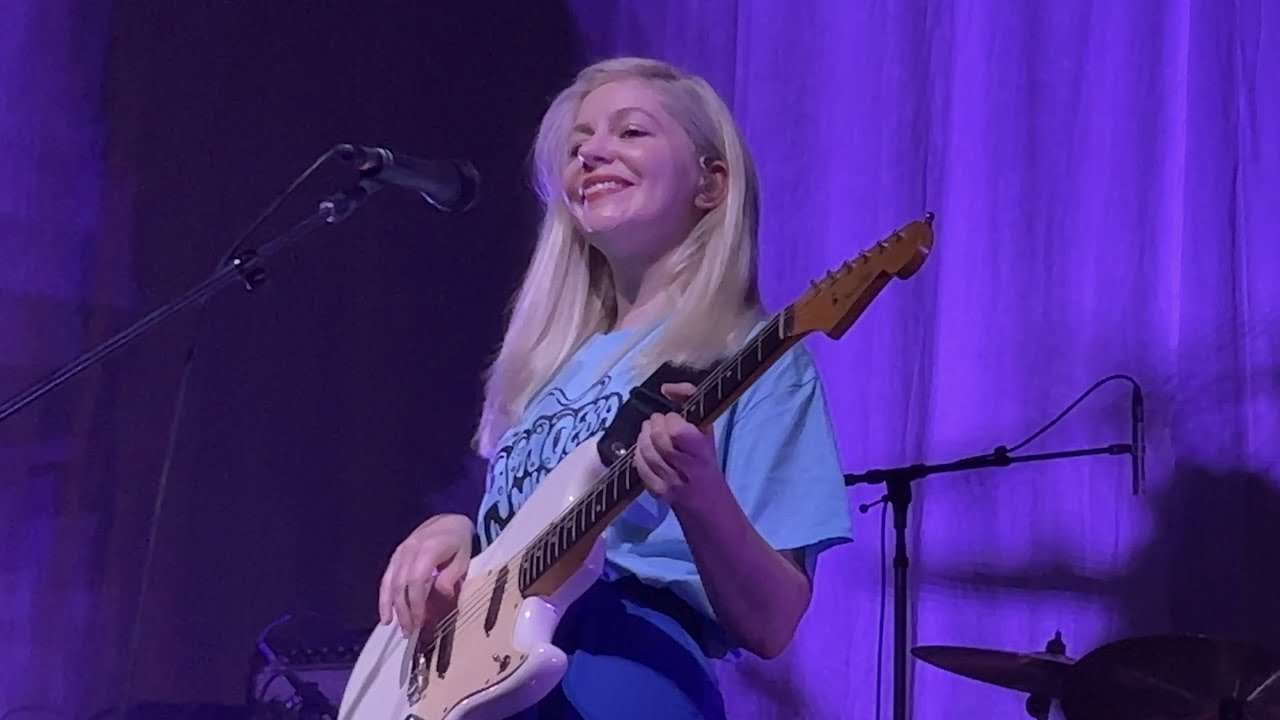 Alvvays - 'Not My Baby' [4K] - YouTube