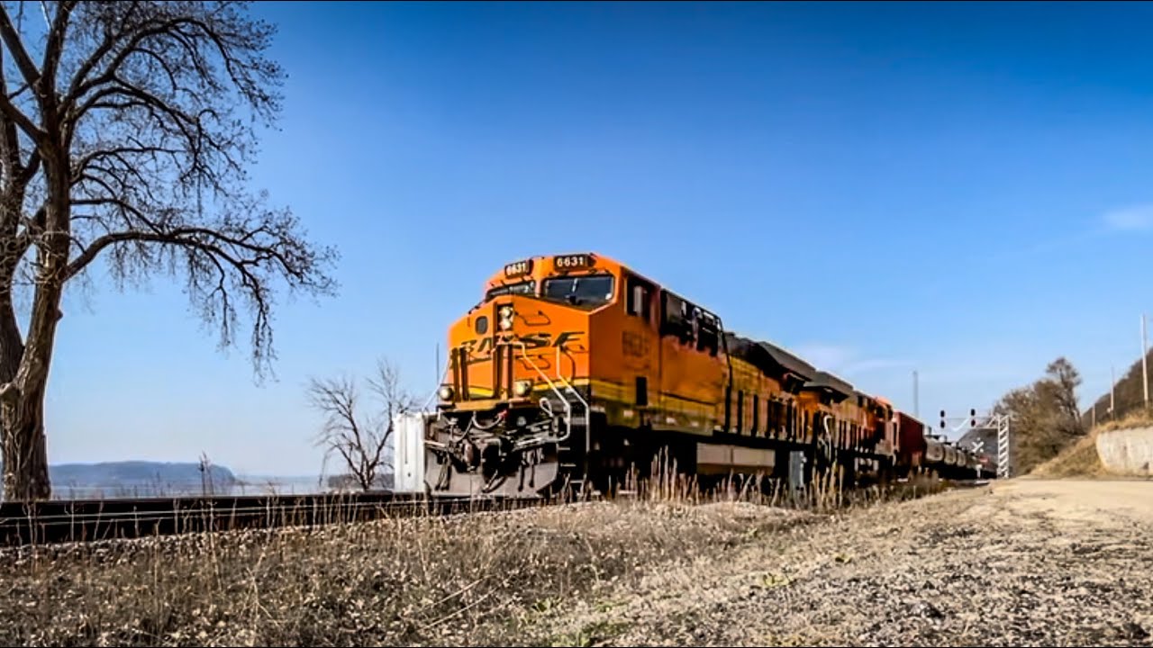Loaded Crude Oil Train Rolling Through Lynxville and PDC, WI - YouTube