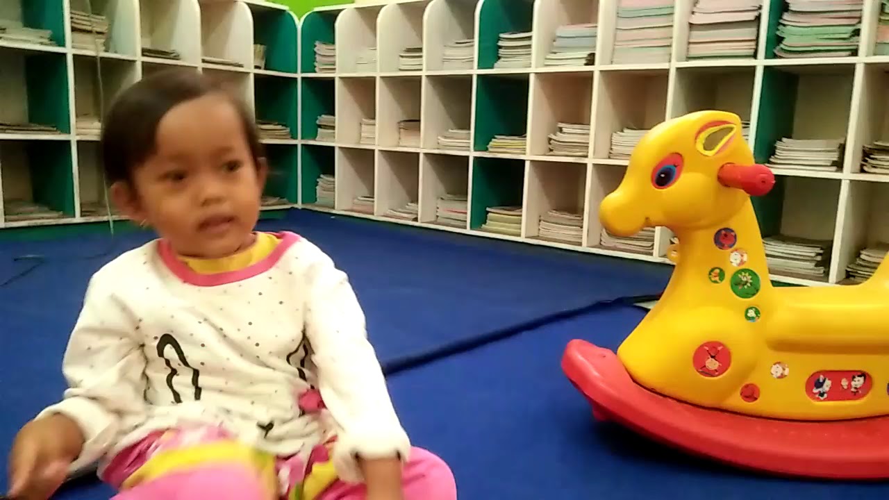 Aneka mainan di perpustakaan - YouTube