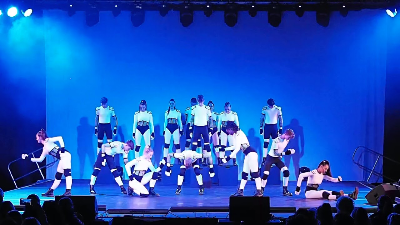 Evolution Foundation College performing at Move it 2018 / One More Time ...