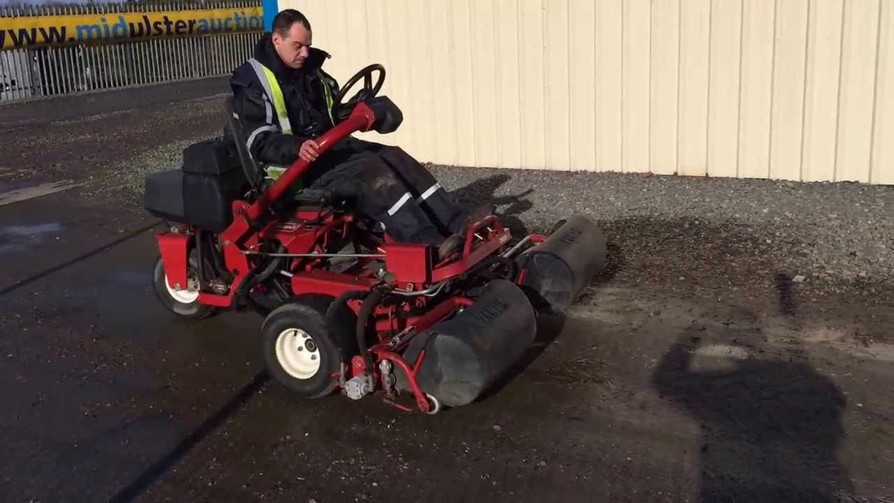 TORO 3 GANG RIDE ON MOWER - YouTube