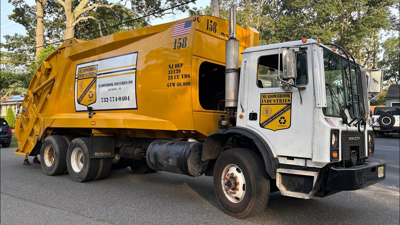Growling Meadowbrook Industries Mack MR McNeilus Rear Loader Garbage ...