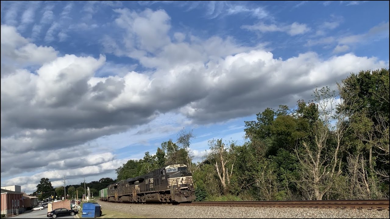 NS 9926 Leads NS 211 Thru Duluth, GA 10/11/2021 - YouTube