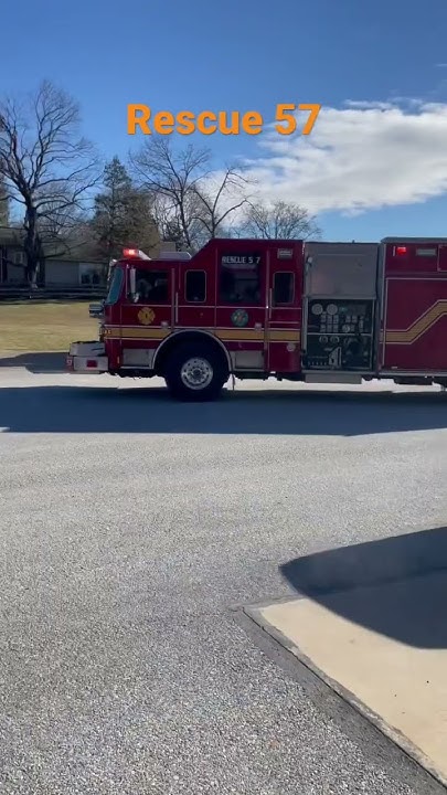 Fire Trucks Responding #qfd57 - YouTube