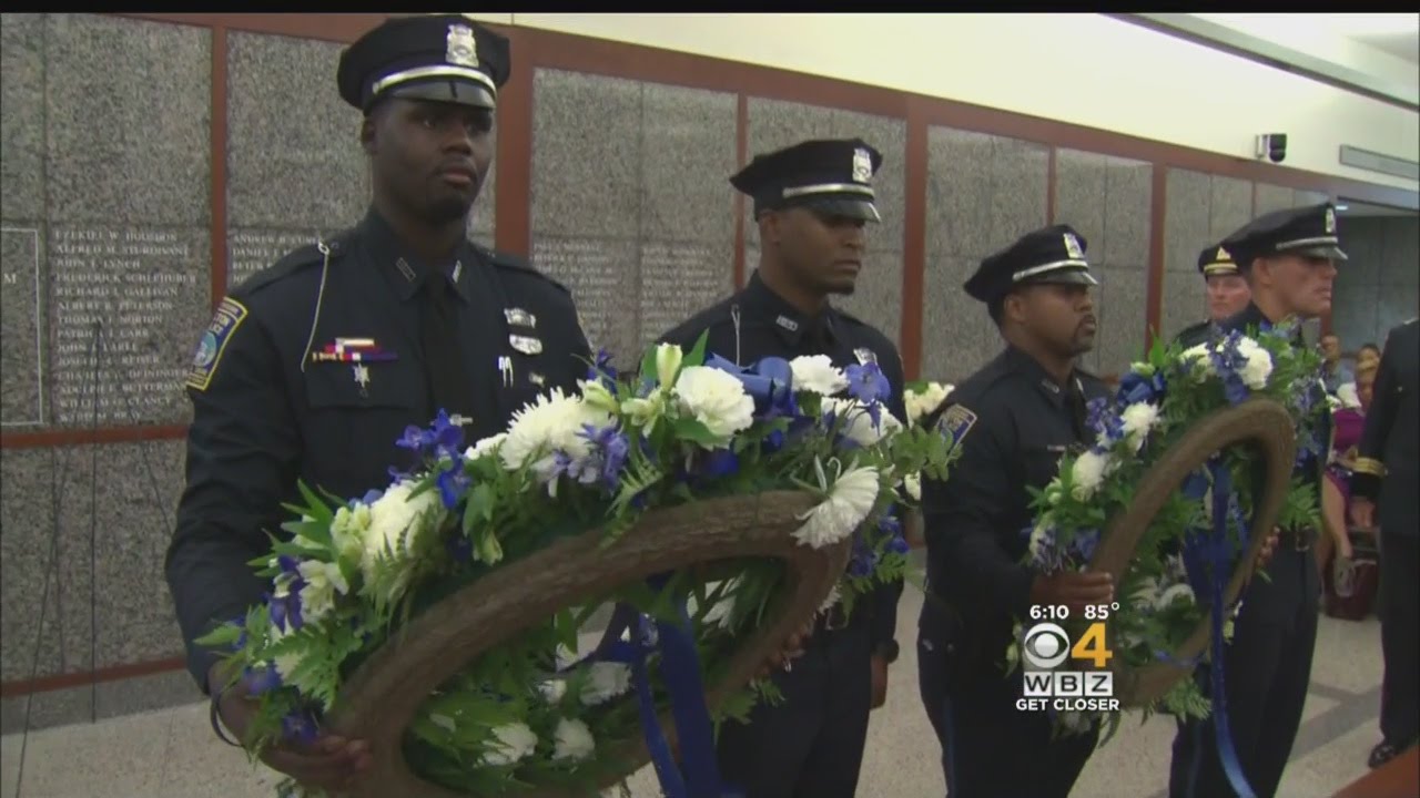 Boston Police Officer Dennis Simmonds Honored - YouTube