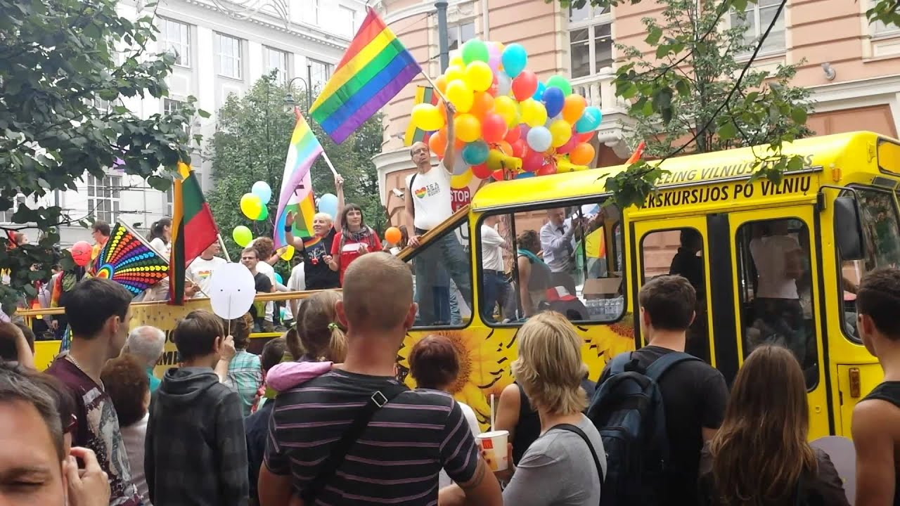 Geju eitynes Vilniuje - YouTube