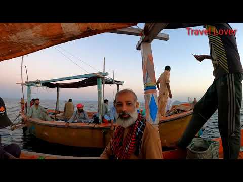 Fishing with friends 24 Hours Entertainment On Boat Kacheyani & Guddo Wali Sunehra Beach Karachi 🇵🇰