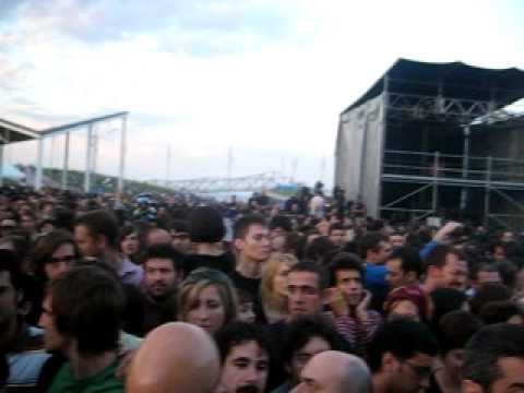 radiohead before concert barcelona 2008 - YouTube