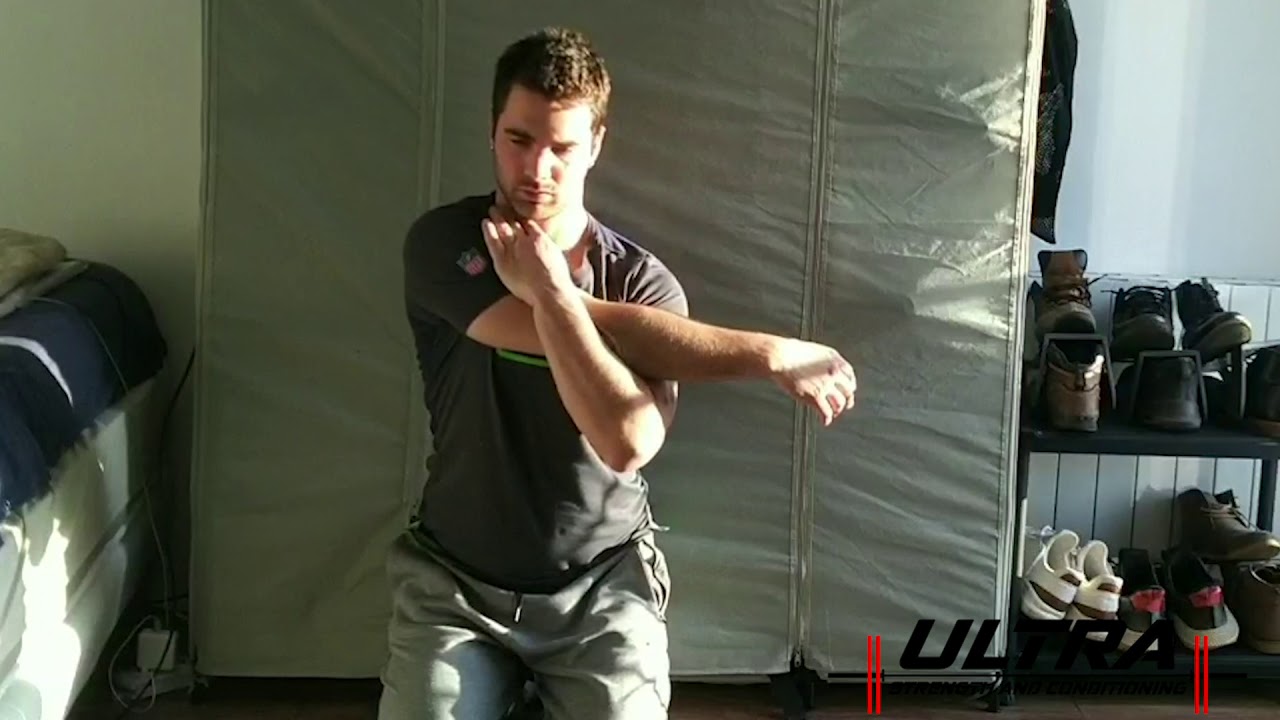 Arm across chest stretch - YouTube