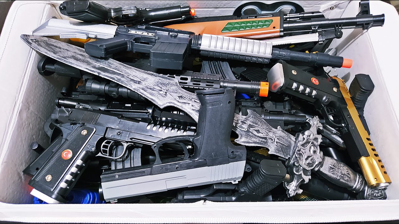 BOX OF TOY GUNS !! - BOX-FILLED REALISTIC WEAPON !! - A LOT OF TOY GUNS ...