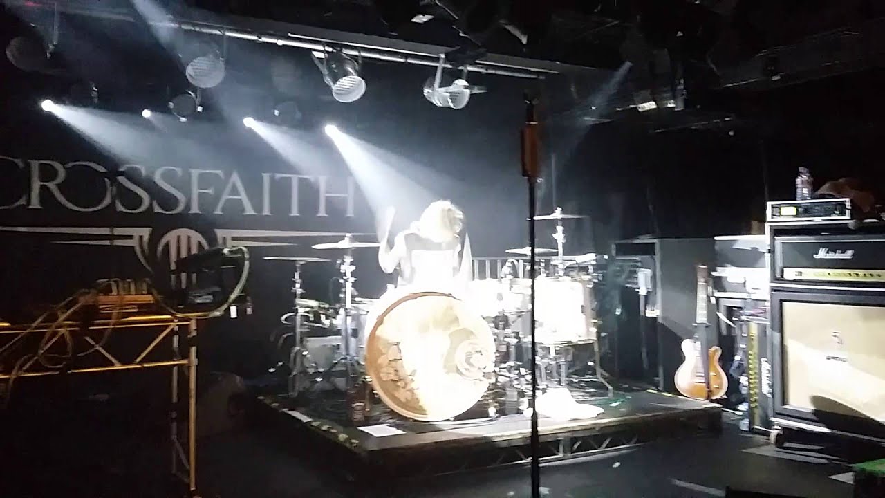 Crossfaith - Drum Solo by Tatsuya Amano (Reading 2016) - YouTube