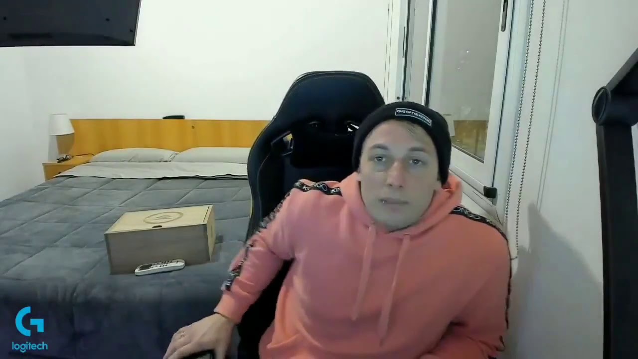 VOS SABES QUE YO ME PAJEO CON VOS. MOMO - YouTube