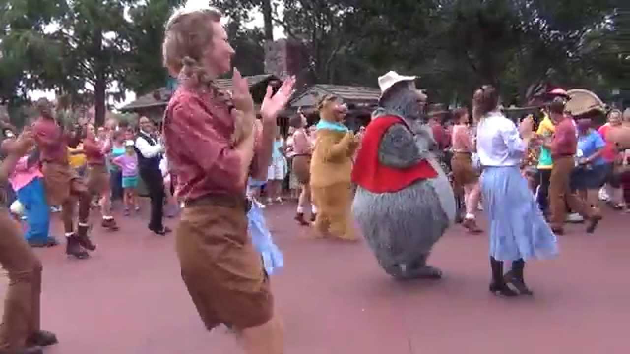 Frontierland Dance Party With Brer Rabbit + Country Bears at Disney ...