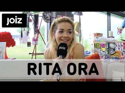Rita Ora shows her favorite dance move (4/4)