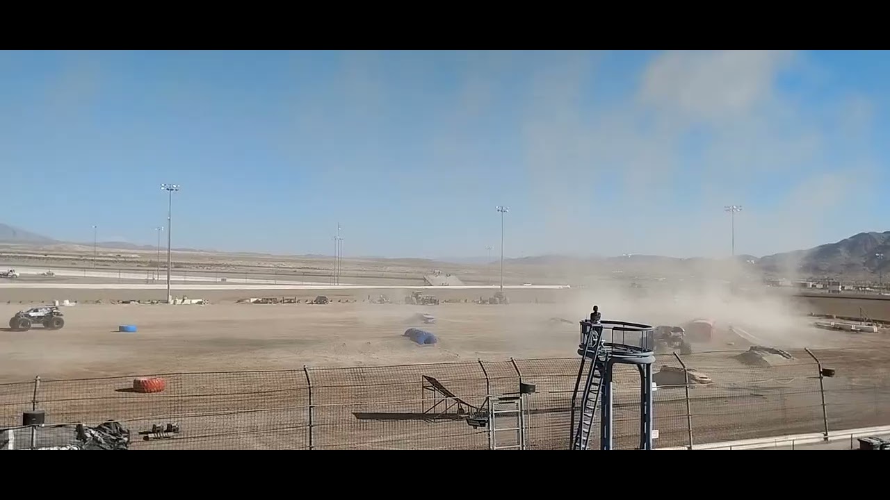 2X Monster Trucks Live Daytime Show - Bounty Hunter & Scarlet Bandit ...