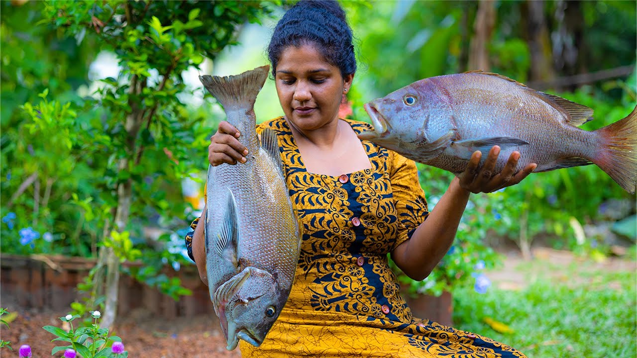 "Mud Surrounded Whole Baked Muttle Fish" 🐠🐟& Freshly picked Strawberry ...