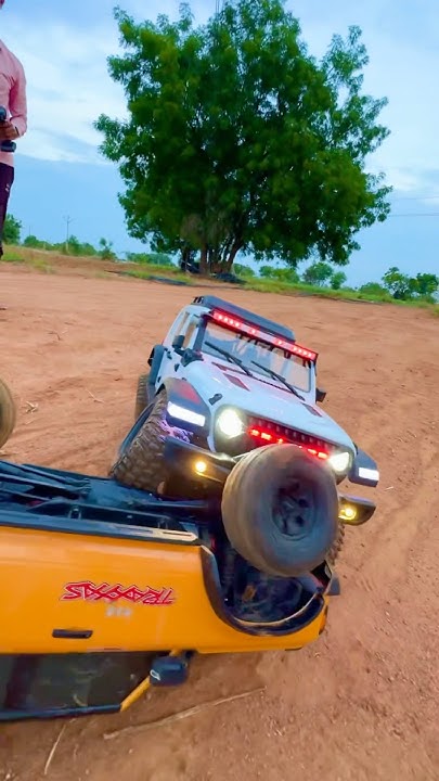 Rc Thar Roxx Vs Rc Traxxas Bronco #rccars #chatpattoytv - YouTube