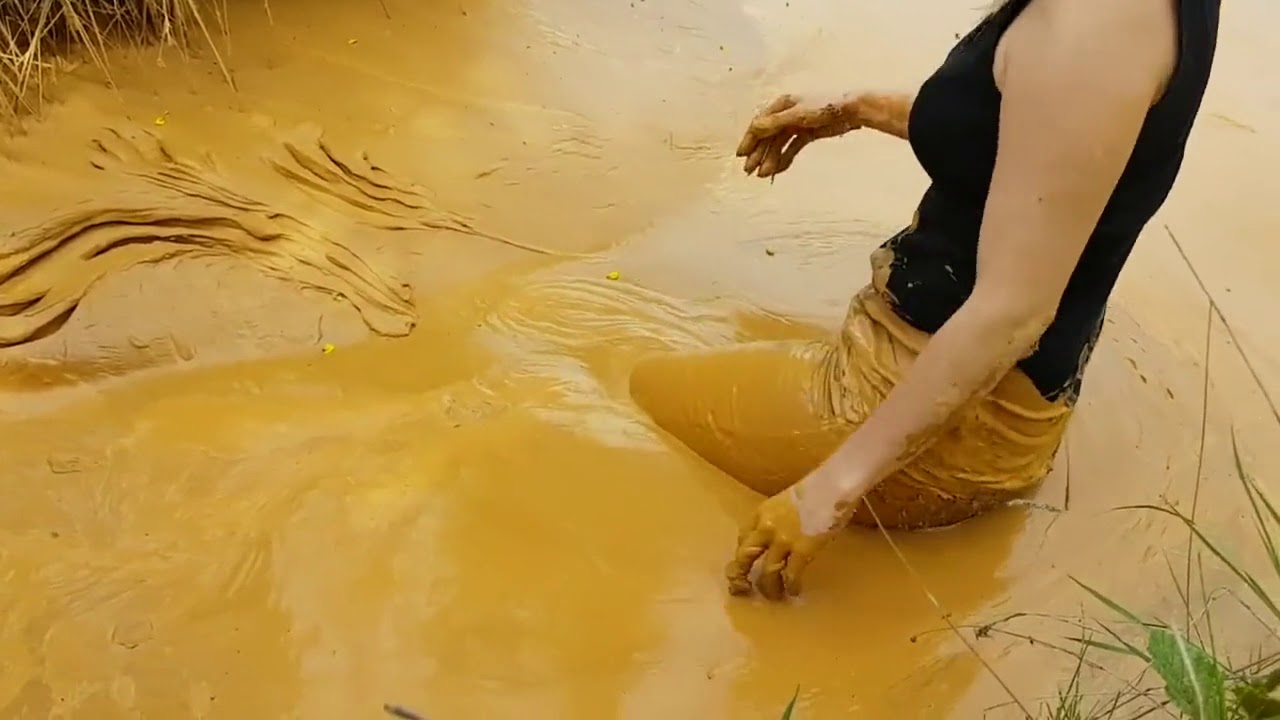 Girl in pink boots in mud - YouTube