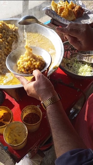 Cholay & Samosa Mix Plate #streetfood - YouTube