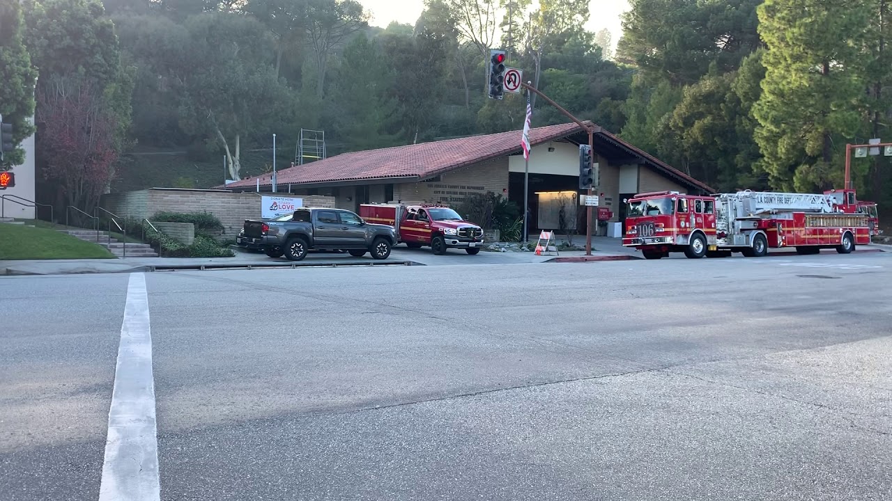 LACoFD Squad 106 responding - YouTube