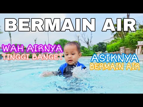 Pertama Kali Bayi Main di Kolam Renang