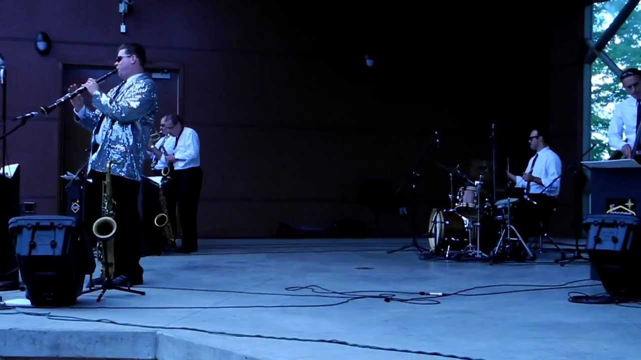 Vic Volare and his Volare Lounge Orchestra - Moonlight Serenade.MOV ...