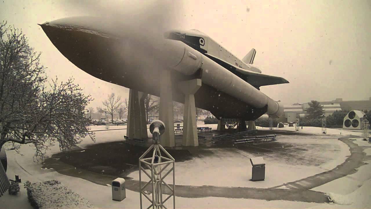 Time-lapse: Snow Falls on the Space Shuttle - YouTube