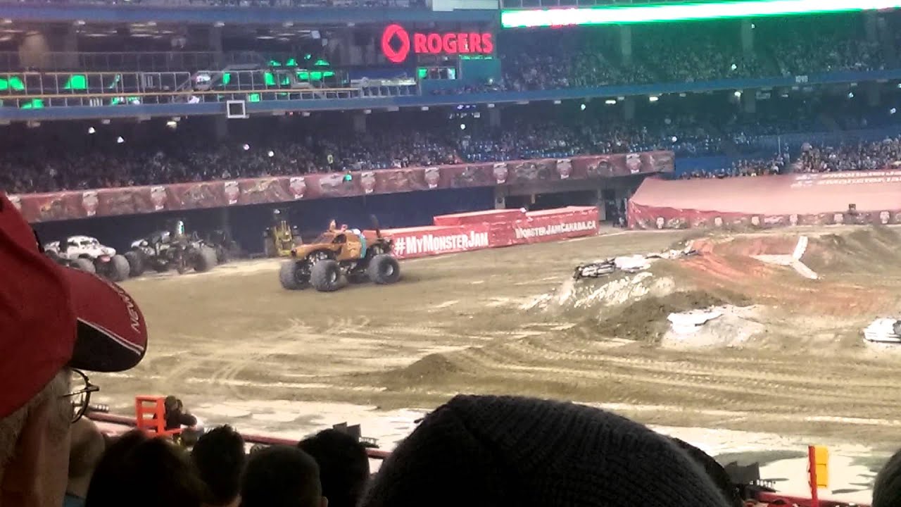 Monster jam 2015 Toronto - YouTube