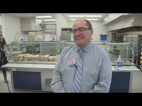 CMSD CEO Eric Gordon discusses free breakfast/lunch program during ...