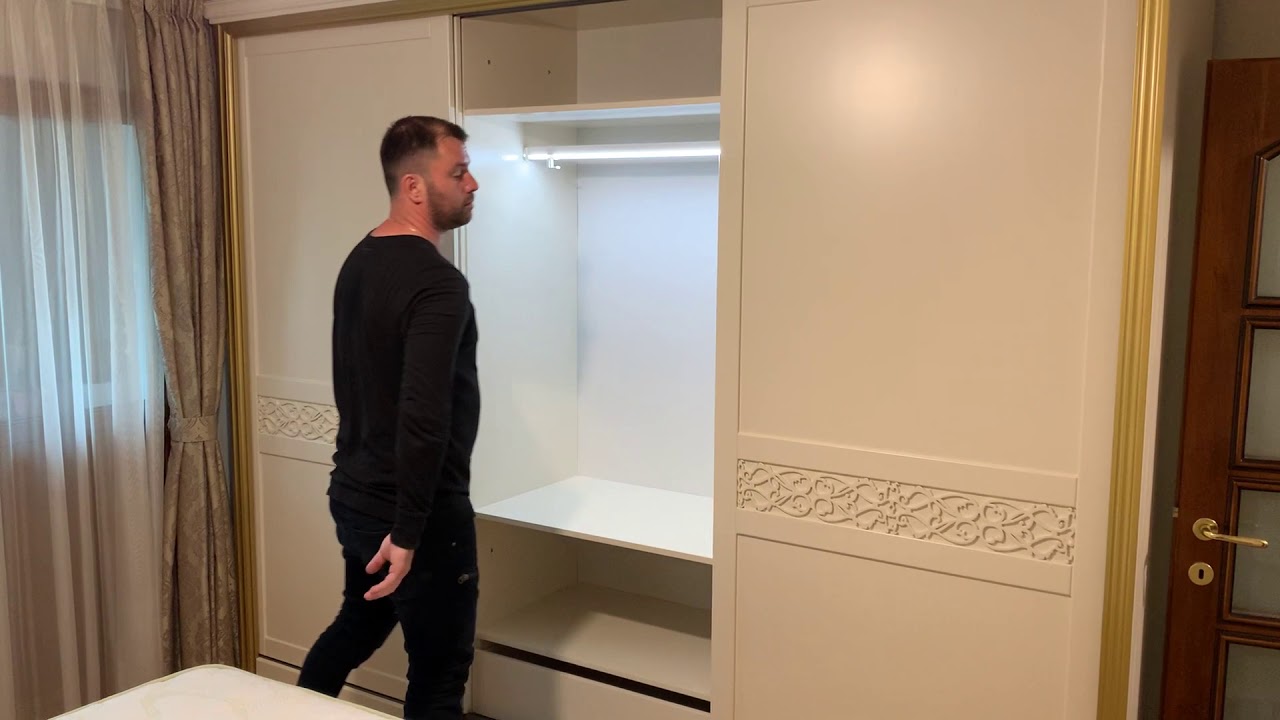 Dressing din lemn usi glisante - YouTube