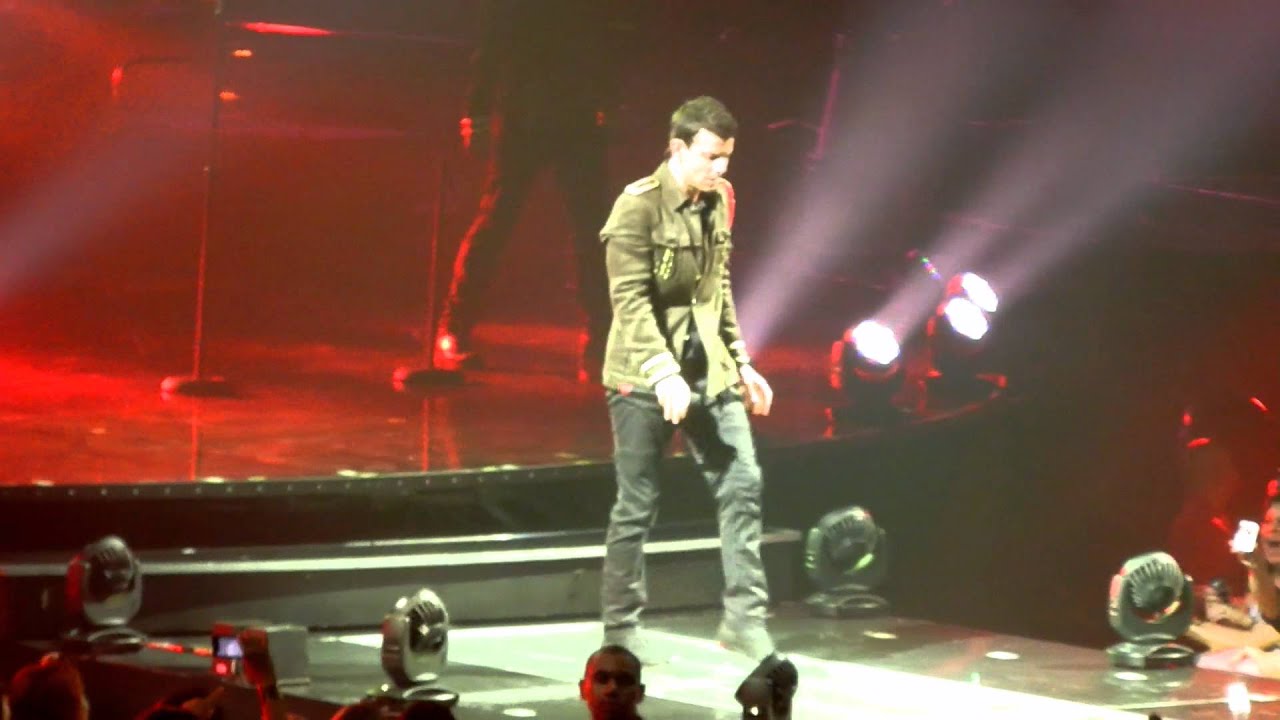 Jordan Knight dance solo during Step by Step 7-3-11 Vegas - NKOTB - YouTube