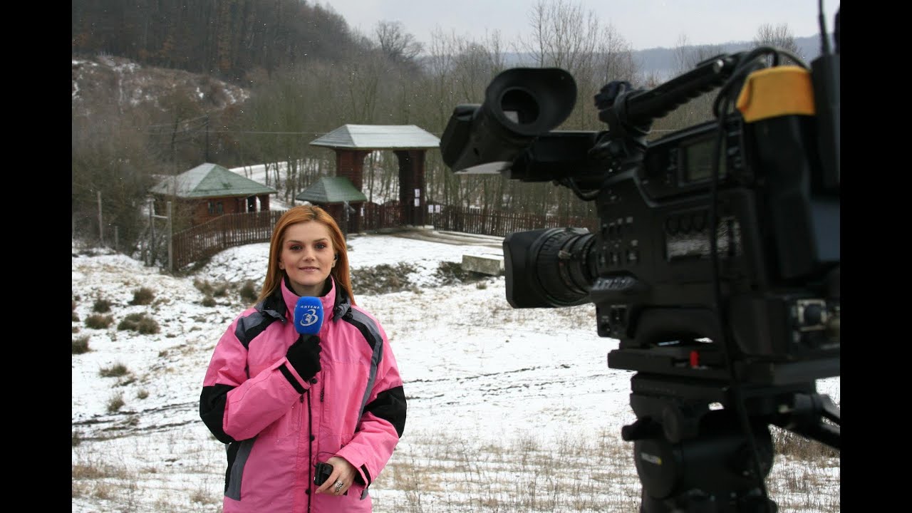 10 întrebări esențiale cu Laura Calugar - YouTube