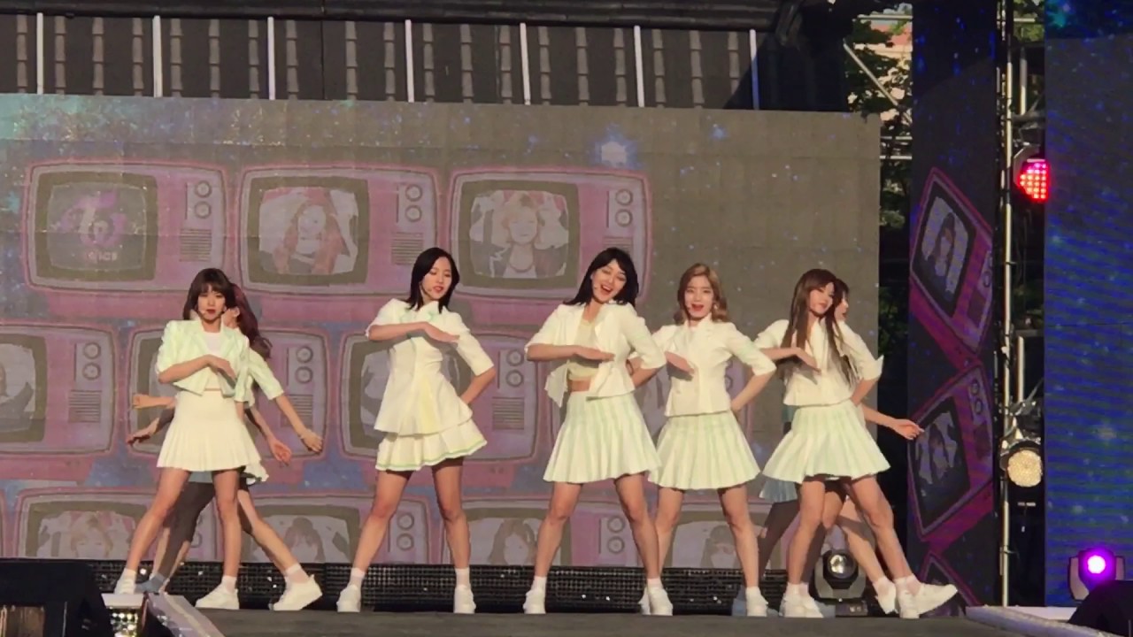 전북대 뮤직뱅크 트와이스(twice)-시그널(signal) - YouTube