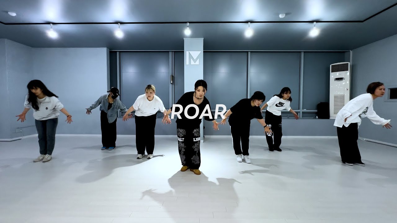 THE BOYZ (더보이즈) - ROAR | BOY K -POP COVER - YouTube