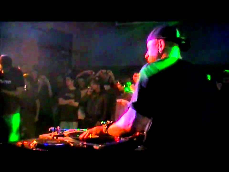 Dj The Boy Scratching @ BouRiBloG.CoM Athens Live 5/2/11 - YouTube
