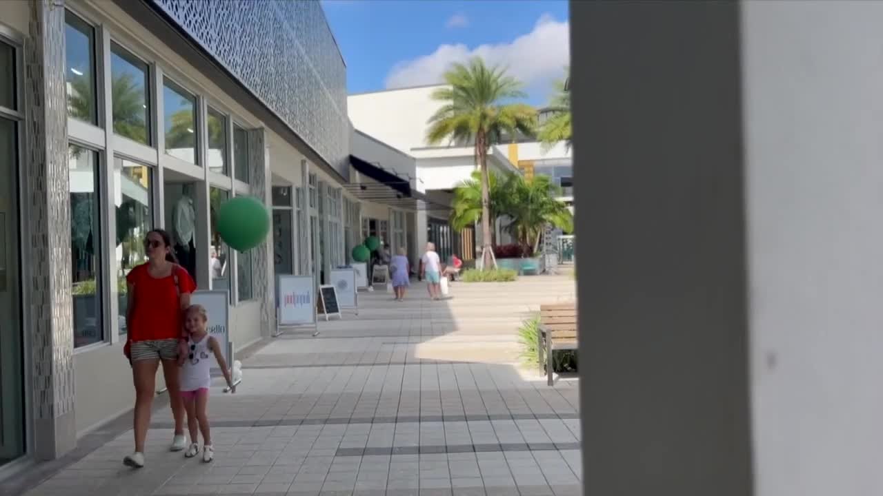 Independently-owned shops highlighted on Small Business Saturday - YouTube