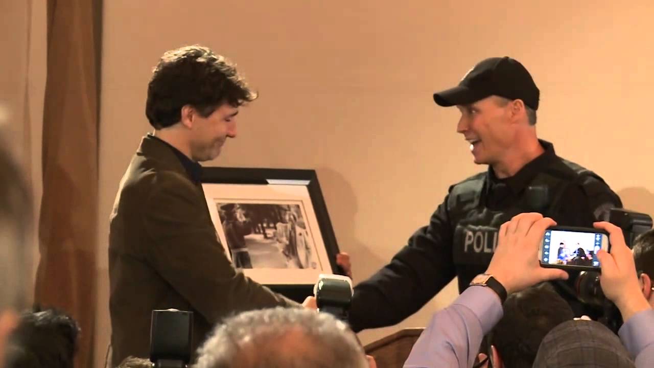Justin Trudeau in tears over photo with father - YouTube
