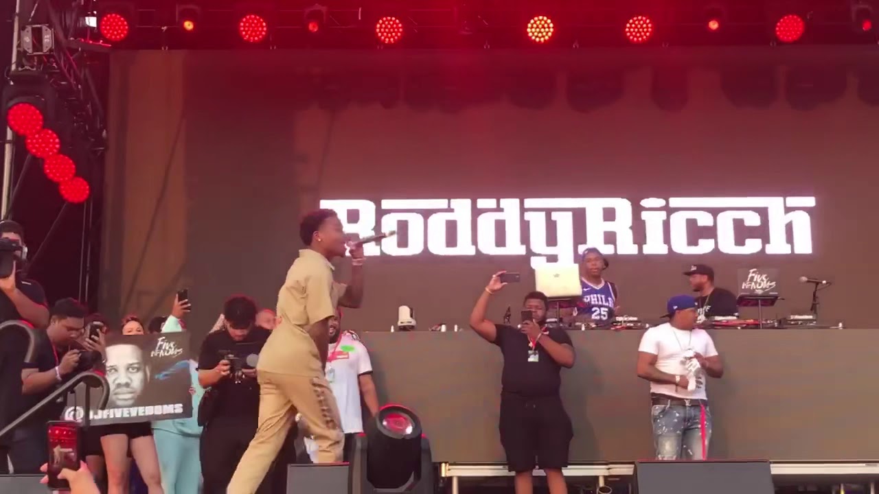 Roddy Rich- Down Below (Live At Rolling Loud Miami 2019) - YouTube