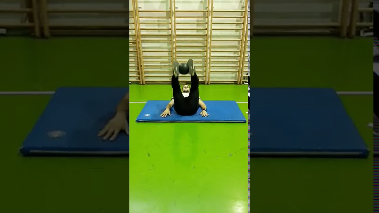 Predvježba za kolut nazad-prenošenje lopte nogama nazad - YouTube