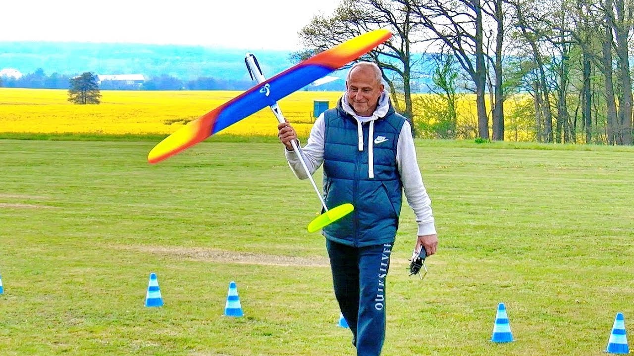 STUNNING RC SPEED / 300 KMH AVIONIK F5D SPEEDER / FLIGHT DEMONSTRATION ...